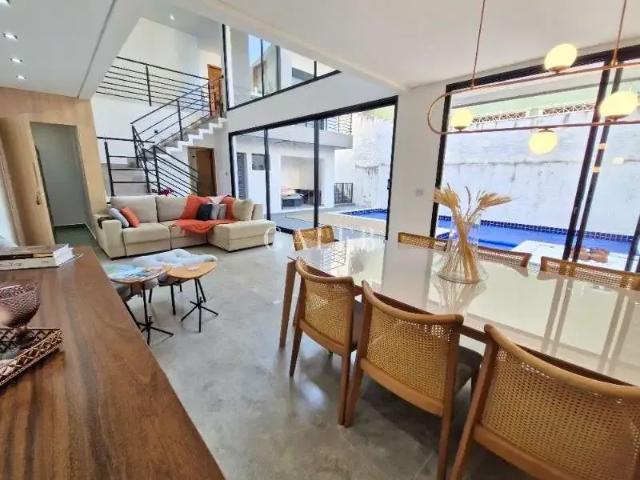 Casa / Sobrado para Venda em Atibaia/SP Vila Petrópolis 4 Quartos