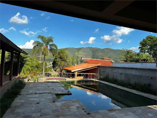 Casa / Sobrado para Venda em Atibaia/SP Vila Petrópolis 4 Quartos