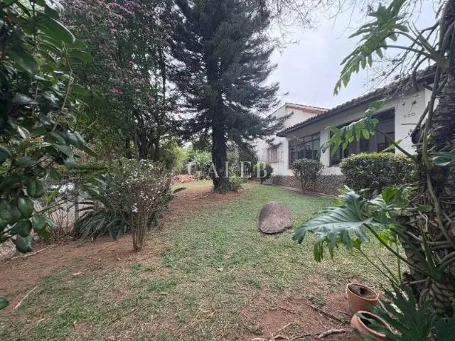 Casa / Sobrado para Venda em Atibaia/SP Vila Santista 5 Quartos