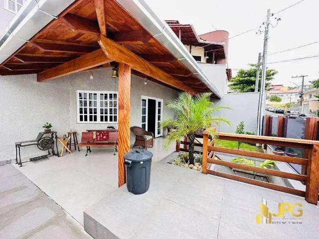 Casa / Sobrado para Venda em Balneário Camboriú/SC Ariribá 3 Quartos