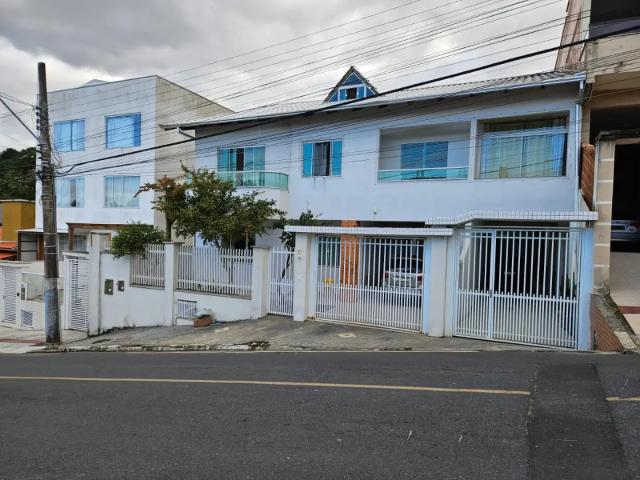 Casa / Sobrado para Venda em Balneário Camboriú/SC Ariribá 4 Quartos