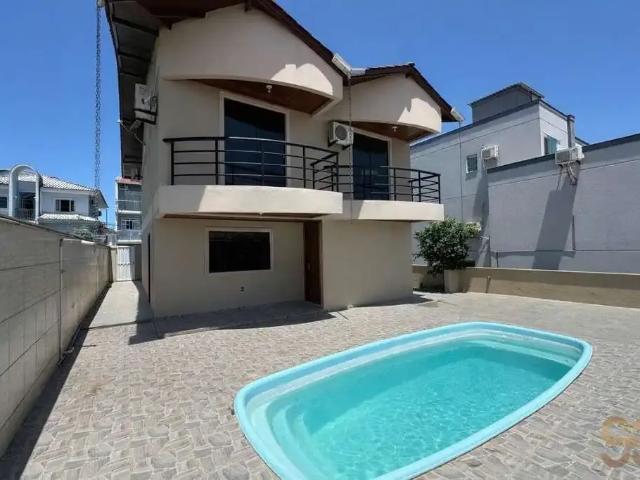 Casa / Sobrado para Venda em Balneário Camboriú/SC Ariribá 5 Quartos