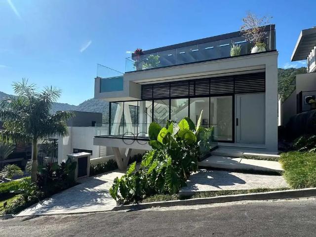 Casa / Sobrado para Venda em Balneário Camboriú/SC Barra 4 Quartos
