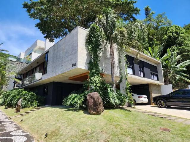Casa / Sobrado para Venda em Balneário Camboriú/SC Barra 4 Quartos