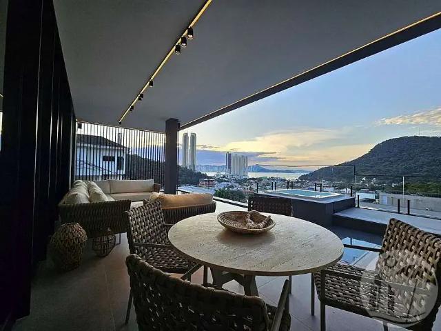 Casa / Sobrado para Venda em Balneário Camboriú/SC Barra 5 Quartos
