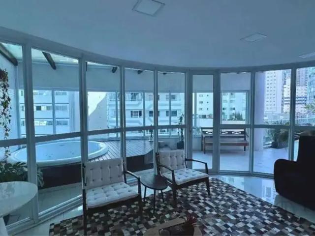 Casa / Sobrado para Venda em Balneário Camboriú/SC Centro 3 Quartos