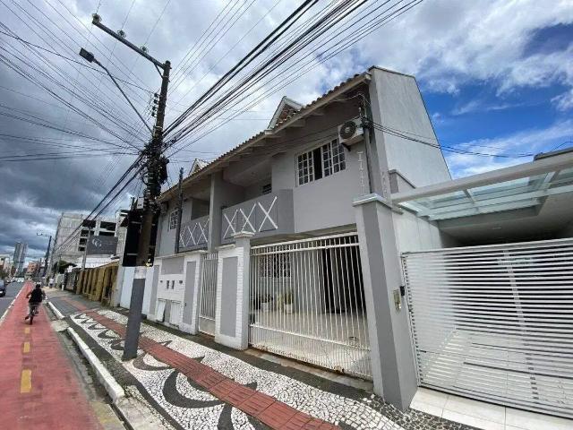Casa / Sobrado para Venda em Balneário Camboriú/SC Centro 3 Quartos