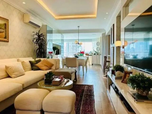 Casa / Sobrado para Venda em Balneário Camboriú/SC Centro 3 Quartos