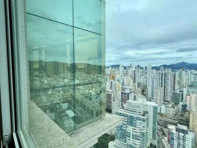Casa / Sobrado para Venda em Balneário Camboriú/SC Centro 4 Quartos