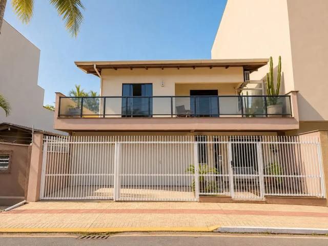 Casa / Sobrado para Venda em Balneário Camboriú/SC Centro 4 Quartos