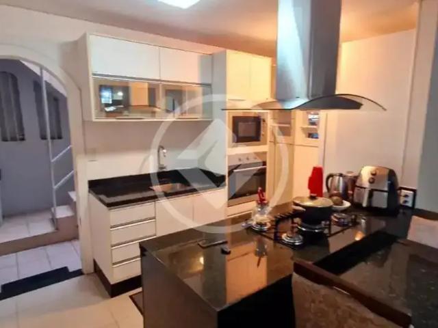 Casa / Sobrado para Venda em Balneário Camboriú/SC Estados 3 Quartos