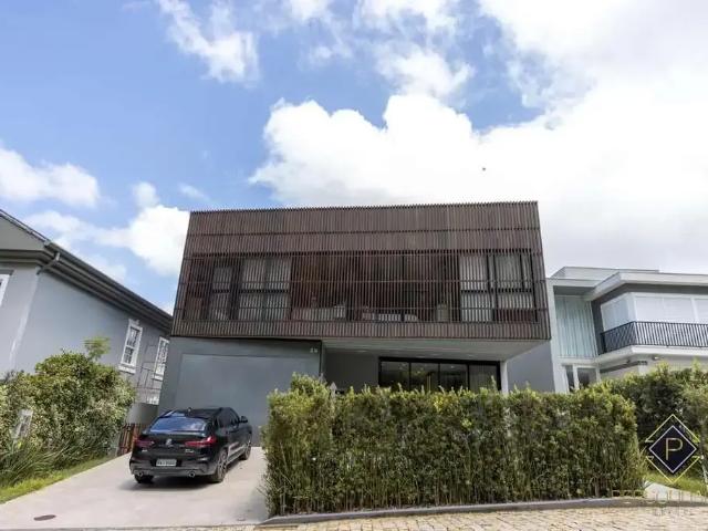 Casa / Sobrado para Venda em Balneário Camboriú/SC Estados 4 Quartos