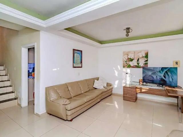 Casa / Sobrado para Venda em Balneário Camboriú/SC Estados 4 Quartos