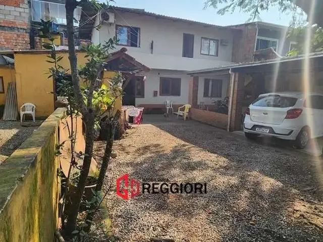 Casa / Sobrado para Venda em Balneário Camboriú/SC Municípios 4 Quartos