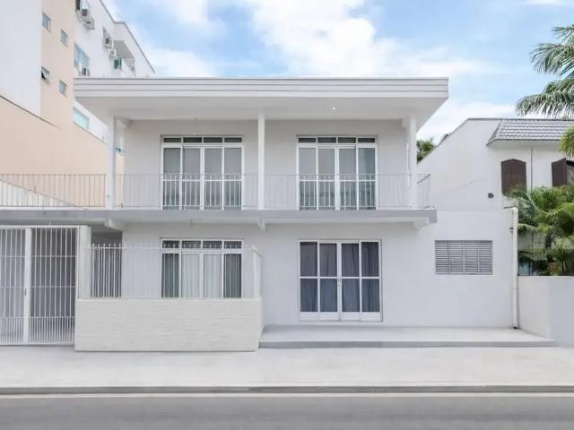 Casa / Sobrado para Venda em Balneário Camboriú/SC Nações 4 Quartos