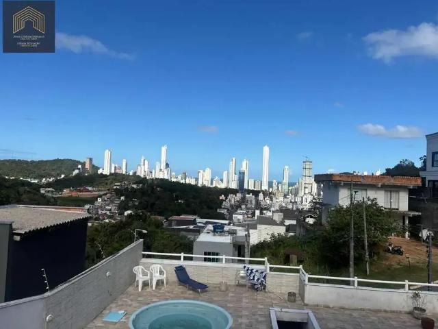 Casa / Sobrado para Venda em Balneário Camboriú/SC Nações 4 Quartos