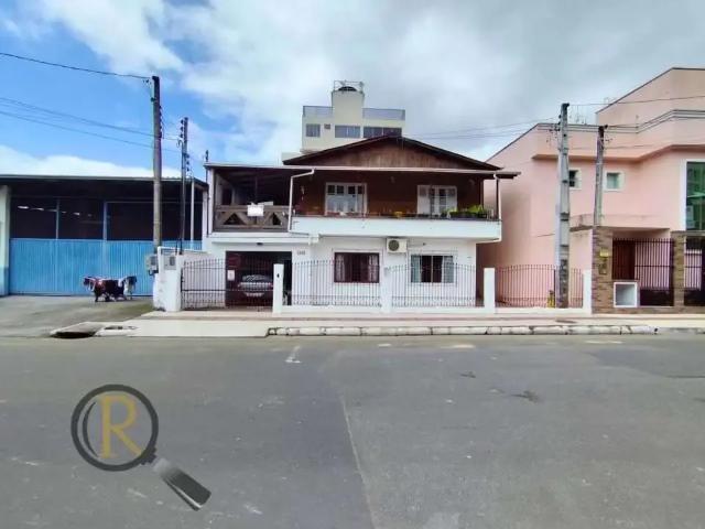 Casa / Sobrado para Venda em Balneário Camboriú/SC Nações 5 Quartos
