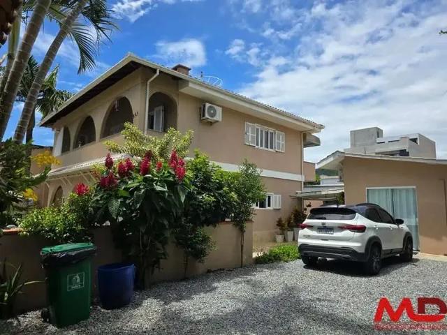 Casa / Sobrado para Venda em Balneário Camboriú/SC Nações 3 Quartos