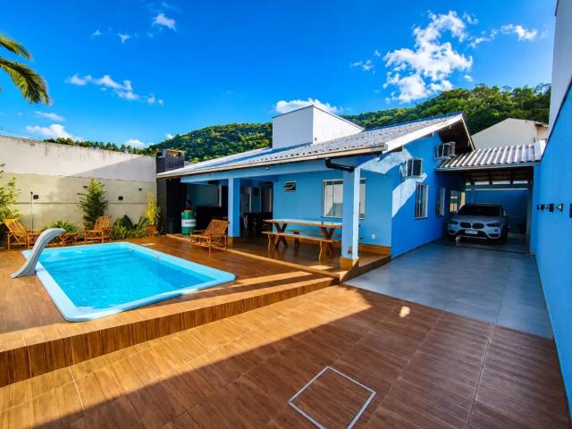 Casa / Sobrado para Venda em Balneário Camboriú/SC Nova Esperança 3 Quartos