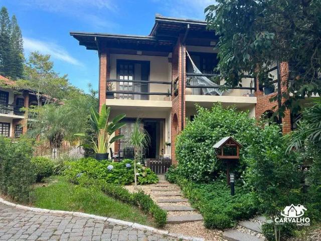 Casa / Sobrado para Venda em Balneário Camboriú/SC Praia do Estaleiro 3 Quartos