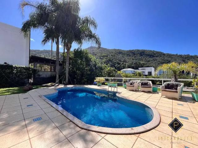 Casa / Sobrado para Venda em Balneário Camboriú/SC Praia do Estaleiro 4 Quartos