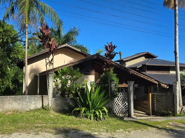 Casa / Sobrado para Venda em Balneário Camboriú/SC Praia do Estaleirinho 3 Quartos