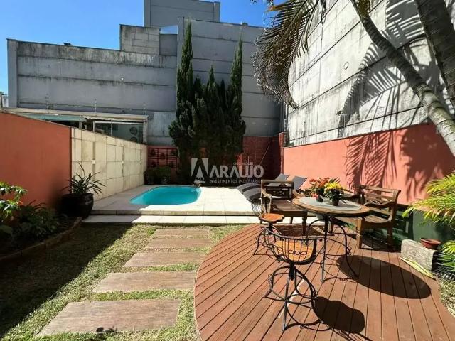 Casa / Sobrado para Venda em Balneário Camboriú/SC Praia dos Amores 3 Quartos