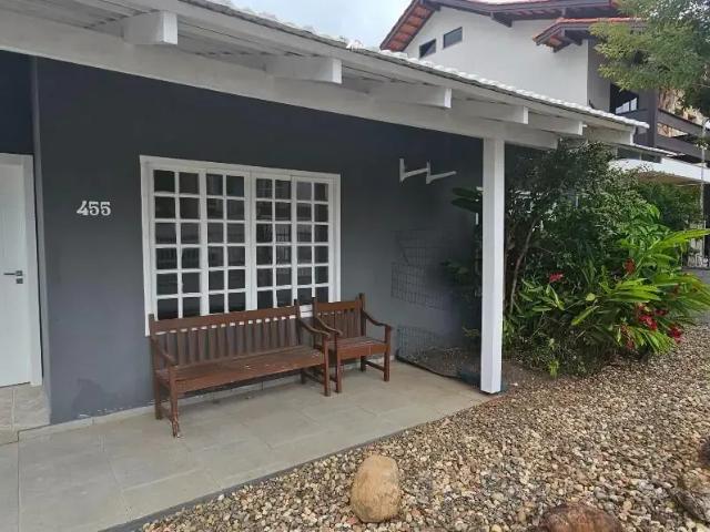Casa / Sobrado para Venda em Balneário Camboriú/SC Praia dos Amores 3 Quartos