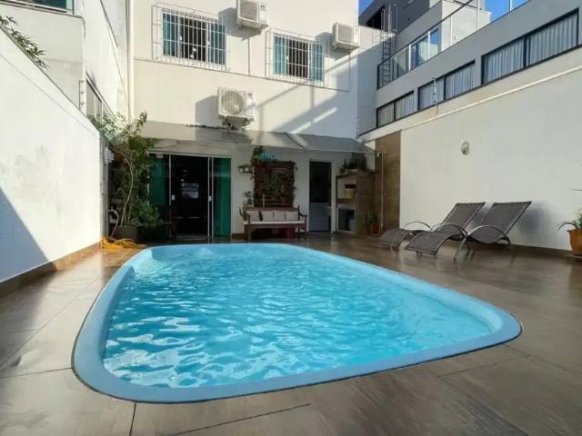 Casa / Sobrado para Venda em Balneário Camboriú/SC Praia dos Amores 3 Quartos