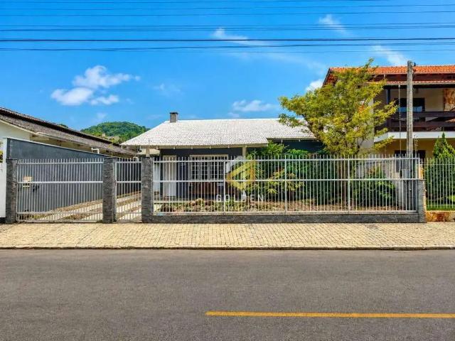 Casa / Sobrado para Venda em Balneário Camboriú/SC Praia dos Amores 3 Quartos