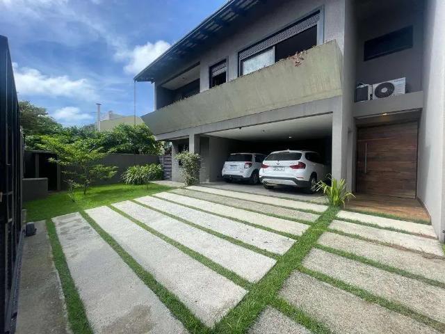 Casa / Sobrado para Venda em Balneário Camboriú/SC Praia dos Amores 3 Quartos