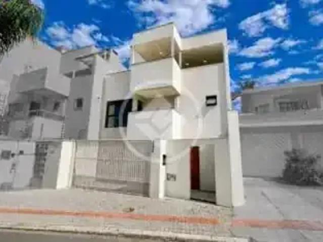 Casa / Sobrado para Venda em Balneário Camboriú/SC Praia dos Amores 3 Quartos