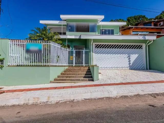 Casa / Sobrado para Venda em Balneário Camboriú/SC Praia dos Amores 3 Quartos