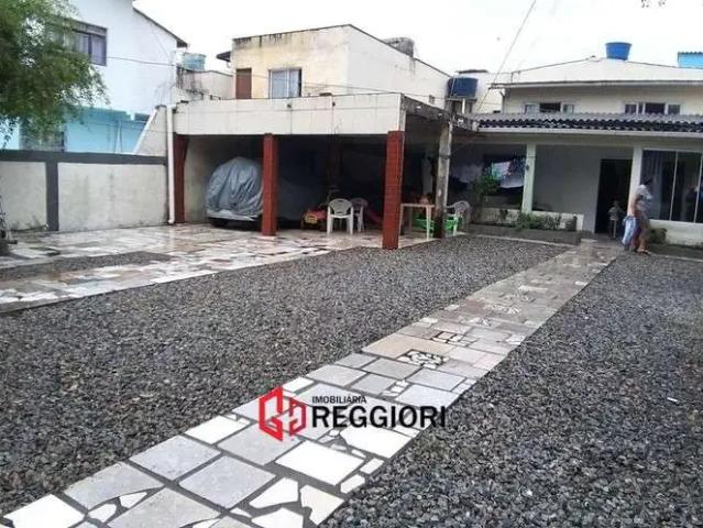Casa / Sobrado para Venda em Balneário Camboriú/SC Praia dos Amores 3 Quartos