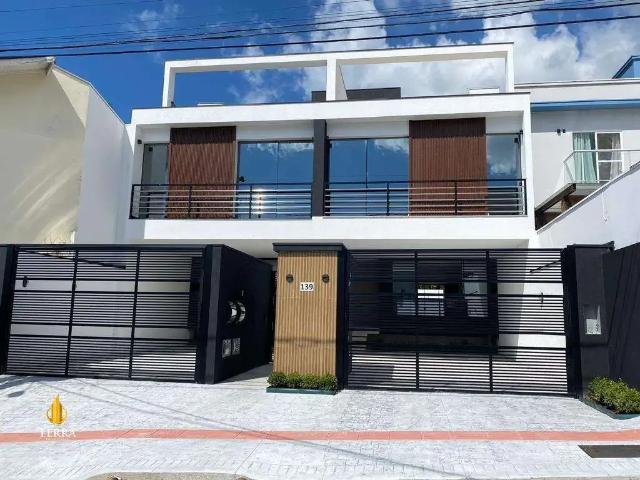 Casa / Sobrado para Venda em Balneário Camboriú/SC Praia dos Amores 4 Quartos