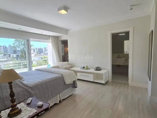 Casa / Sobrado para Venda em Balneário Camboriú/SC Praia dos Amores 5 Quartos