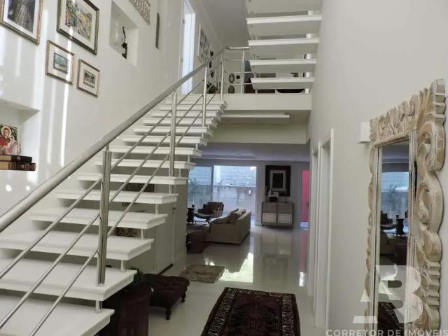 Casa / Sobrado para Venda em Balneário Camboriú/SC Praia dos Amores 5 Quartos