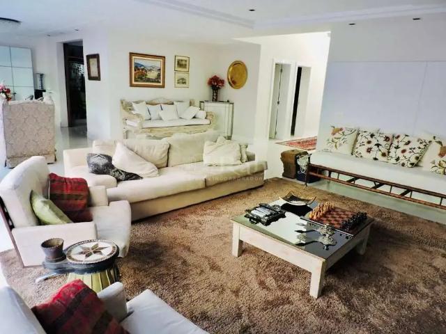 Casa / Sobrado para Venda em Balneário Camboriú/SC Praia dos Amores 5 Quartos