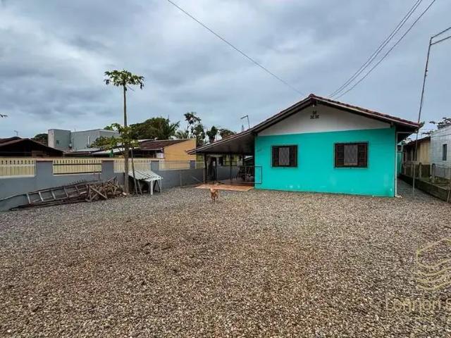 Casa / Sobrado para Venda em Balneário Barra do Sul/SC Costeira 3 Quartos