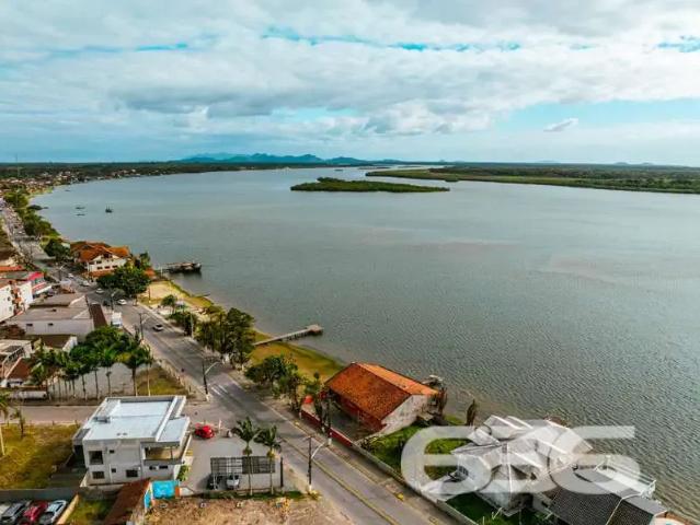 Casa / Sobrado para Venda em Balneário Barra do Sul/SC Costeira 3 Quartos
