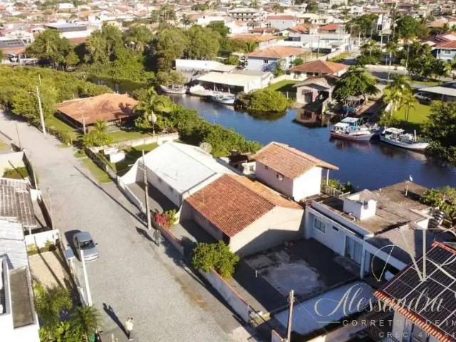 Casa / Sobrado para Venda em Balneário Barra do Sul/SC Costeira 3 Quartos