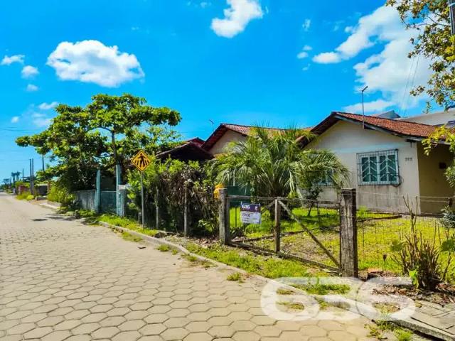 Casa / Sobrado para Venda em Balneário Barra do Sul/SC Costeira 3 Quartos