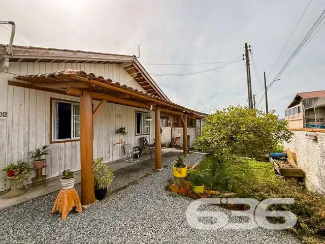 Casa / Sobrado para Venda em Balneário Barra do Sul/SC Costeira 3 Quartos