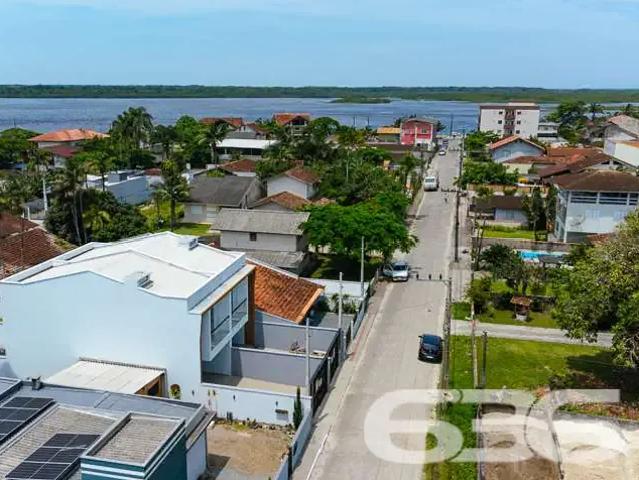 Casa / Sobrado para Venda em Balneário Barra do Sul/SC Costeira 3 Quartos