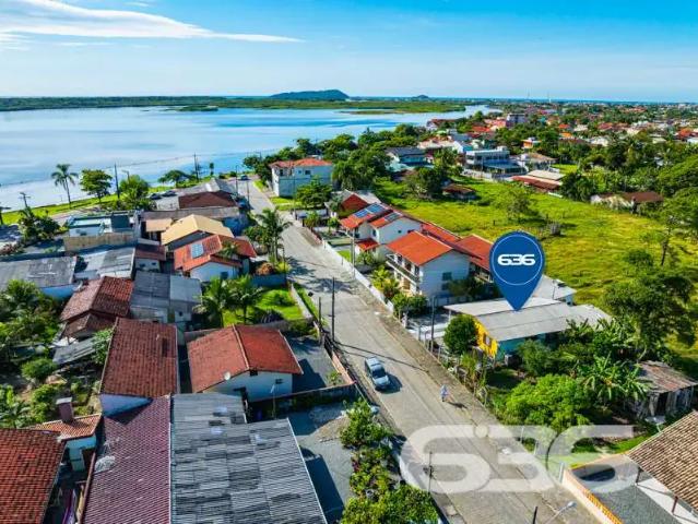 Casa / Sobrado para Venda em Balneário Barra do Sul/SC Costeira 4 Quartos