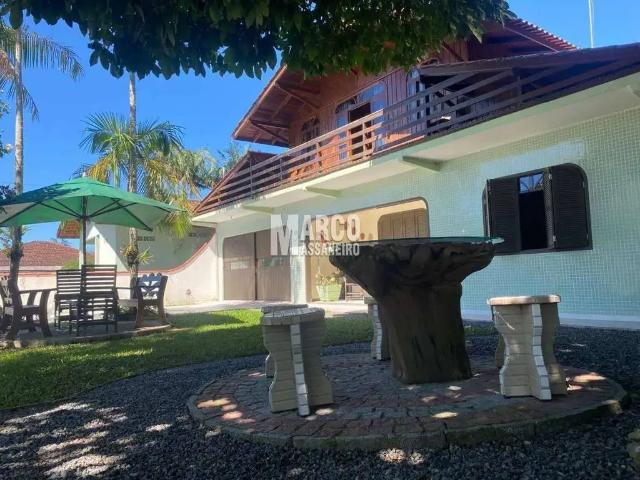 Casa / Sobrado para Venda em Balneário Barra do Sul/SC Costeira 5 Quartos