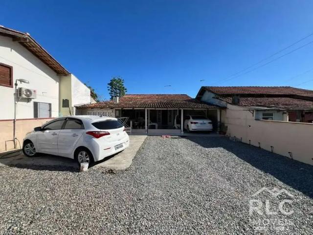 Casa / Sobrado para Venda em Balneário Barra do Sul/SC Centro 3 Quartos