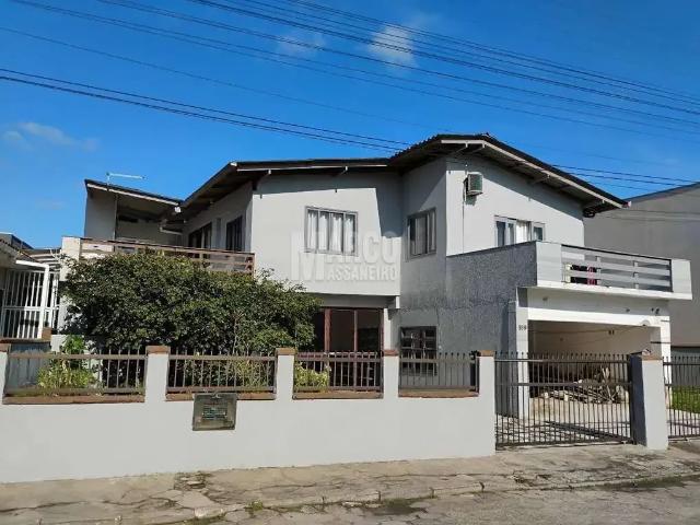 Casa / Sobrado para Venda em Balneário Barra do Sul/SC Centro 4 Quartos
