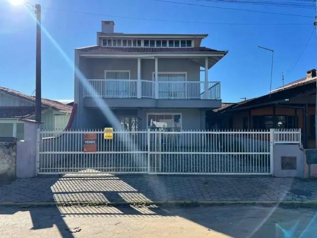 Casa / Sobrado para Venda em Balneário Barra do Sul/SC Centro 4 Quartos