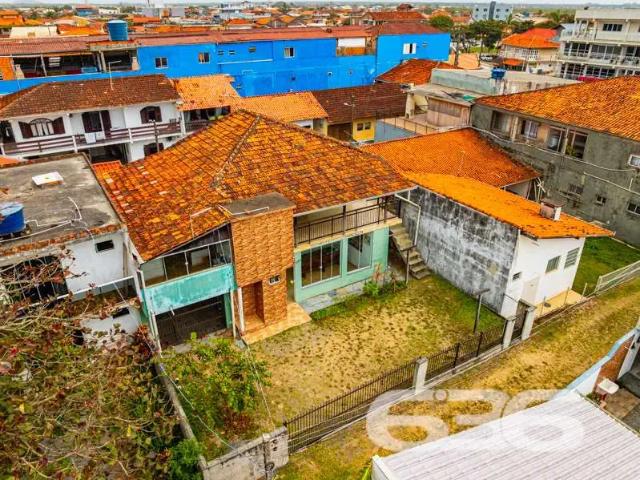 Casa / Sobrado para Venda em Balneário Barra do Sul/SC Centro 5 Quartos